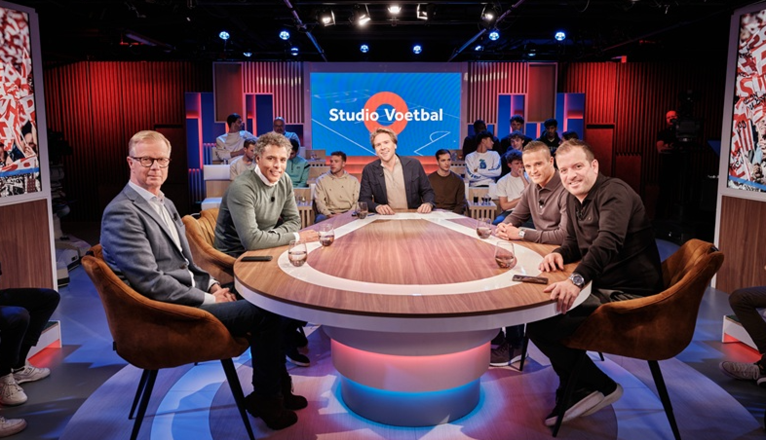 Wil jij een uitzending van 'NOS Studio Voetbal' bijwonen? - Media Park ...